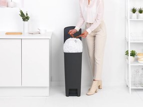 Brabantia STEPUP Pedálový odpadkový koš 40 l - šedá