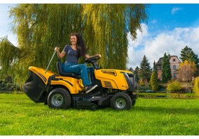 Riwall PRO RLT 92 HRD travní traktor 92 cm se zadním výhozem a hydrostatickou převodovkou