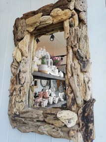 Hranaté zrcadlo z naplaveného dřeva
