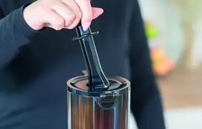 Unold Sam stříbrno-černá / Pomalý odšťavňovač / 200 W / 40-80 ot./min