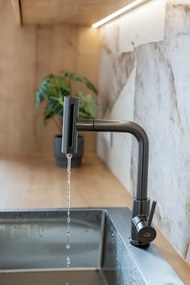 Laveo Rotaro, vysoká dřezová baterie s výsuvným 4-funkčním výtokem, černá matná, LAV-BLR_769D