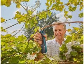 AKU Zahradní nůžky AssisCut Gardena 12222-20
