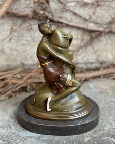 Erotická bronzová socha soška - Žena a penis