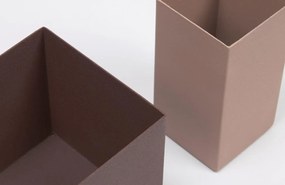 OnaDnes -20% Set dvou růžových kovových stojánků na tužky Kave Home Cornella