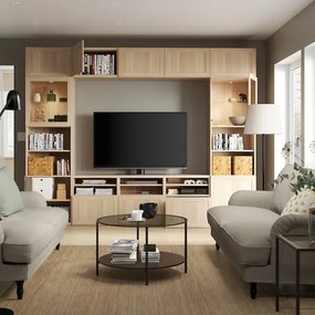 BESTÅ TV úložná sestava s proskl. dvířky, vz. bíle moř. dub Sindvik/Hanviken vz. bíle moř. dub, čiré sklo, 300x42x231 cm