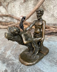 Bronzová socha skupina - Nahá žena a satyr 3