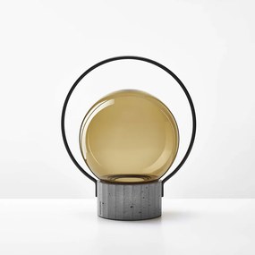 Přenosná betonová lampička Sfera Portable Dekor: Světlý beton / Černá montura / Hnědé kouřové sklo, Rozměr: ø 206 x 244 mm