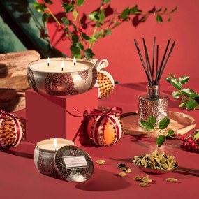Voluspa svíčka Gilt Pomander & Hinoki, 113 g
