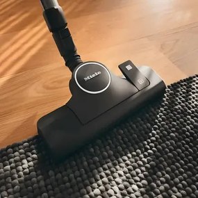 Miele Boost CX1 125 Active černá / Sáčkový vysavač