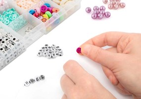 _Ostatní 1_ GRAFIX Navlékací korálky s přívěsky kreativní set výroba náramků v boxu plast 240021