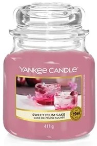 Vonná svíčka Yankee Candle SWEET PLUM SAKE classic střední