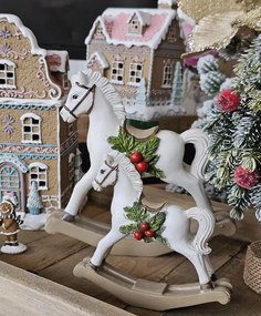 Dekorace bílý houpací koník zdobený cesmínou - 17*5*16 cm