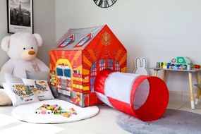 Stan pro děti v designu požární stanice s tunelem
