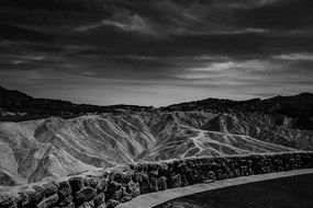 Tapeta Death Valley černobílém provedení - 375x250 cm