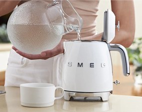 Bílá rychlovarná konvice z nerezové oceli 800 ml Retro Style – SMEG