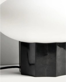 Bílá/černá kovová stolní lampa se skleněným stínidlem (výška 20 cm) Idela – Kave Home