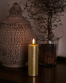 LED svíčka na baterie vosková Sille, Ø 5 × 15 cm, zlatá, 2× AA