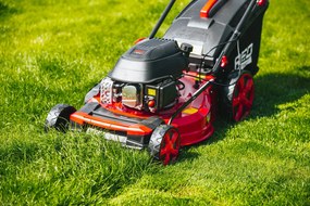 RED TECHNIC Benzínová sekačka s pohonem RTKSS0096 RTKSS0096