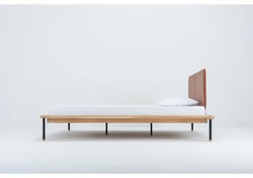 Hnědá/přírodní dvoulůžková postel z dubového dřeva s roštem 180x200 cm Fina – Gazzda
