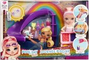 MGA Rainbow High Malá sestřička Blush - Den u bazénu / Herní set s pan
