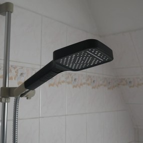 Alegría en Casa Černá sprchová hlavice se 3 režimy proudu vody
