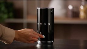 Černý plastový elektrický šlehač mléka 120 ml – SMEG