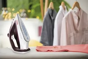 Tefal Easygliss Plus FV 5714 bílo-bordeaux / Napařovací žehlička / 240
