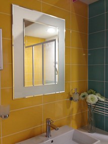 Amirro Zrcadlo na zeď do pokoje ložnice dekorativní s aplikacemi SNOWQUEEN 60 x 80 cm s fazetou na matném podkladu 711-447
