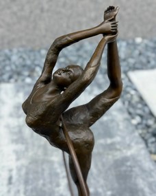 Bronzová socha - Gymnastky s obručí v pohybu