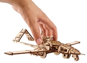 Ugears 3D dřevěné mechanické puzzle Bojový dron Bayraktar TB2
