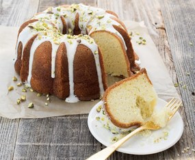 Nordic Ware Forma na bábovku Anniversary zlatá velká 2,8 l 50077