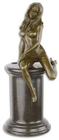 Bronzová socha - Svůdná sedící nahá žena