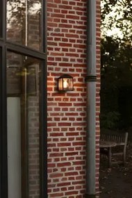 Lutec Spire černá / Venkovní nástěnné svítidlo / E27 / IP44