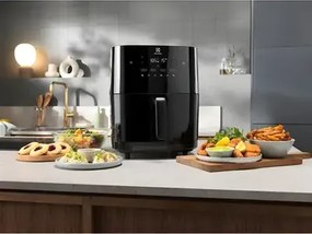 Electrolux EAF7SB černá / Horkovzdušná fritéza / 1700 W / 6,9 l / 40-2