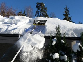 Costway Teleskopické hliníkové hrablo na sníh ze střechy 6,4 m