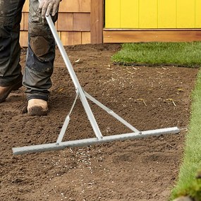 Costway Zahradní hrábě vyrobené z hliníku s 91 cm širokou hrací hlavou, stříbro