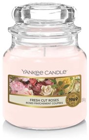 Yankee Candle - vonná svíčka Fresh Cut Roses (Čerstvě nařezané růže) 104g