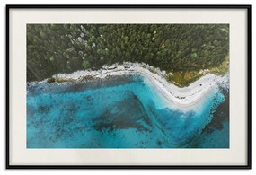 Plakát Písečný břeh Norska - krajina modrého moře a pláže vedle lesa