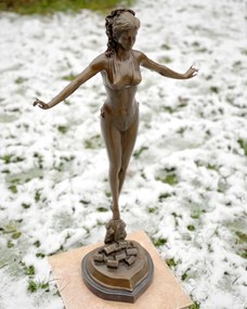 Bronzová socha - Žena v bikini