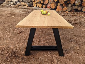 Jídelní stůl z dubového masivu Prag v industriálním designu Velikost Desky: 1700x900 (mm)