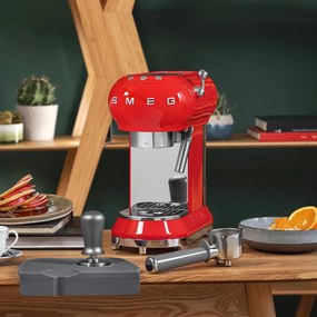 Pákový kávovar Smeg 50's style ECF01RDEU / 1350 W / lesklá červená