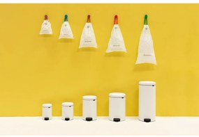 Bílý nášlapný ocelový odpadkový koš 30 l NewIcon – Brabantia