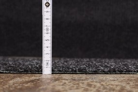Betap koberce Umělá tráva Wembley jedinečná černá - Spodní část s nopy (na pevné podklady) cm