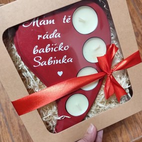 Dřevěný svícen pro babičku červený