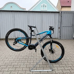Stojan na kola za sedlo KS-930 | Česká výroba | KACERLE Povrchová úprava: žárový zinek, Délka stojanu: 2,5 m