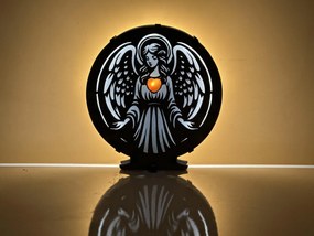 Li-Go "Anděl s karneolovým srdcem" dřevěná lampa s dvojitým podsvícením 20x22 cm černá s patinou