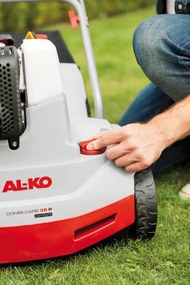AL-KO Combi Care 38 P Comfort – Benzínový vertikutátor s košem, záběr 38 cm, bezstarostný servis, 112799