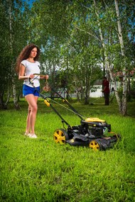 Benzínová sekačka na trávu Riwall PRO RPM 5135 4v1 s pojezdem