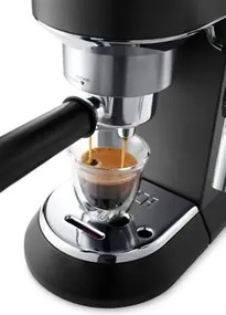 DeLonghi EC 685.BK / pákový kávovar / černá