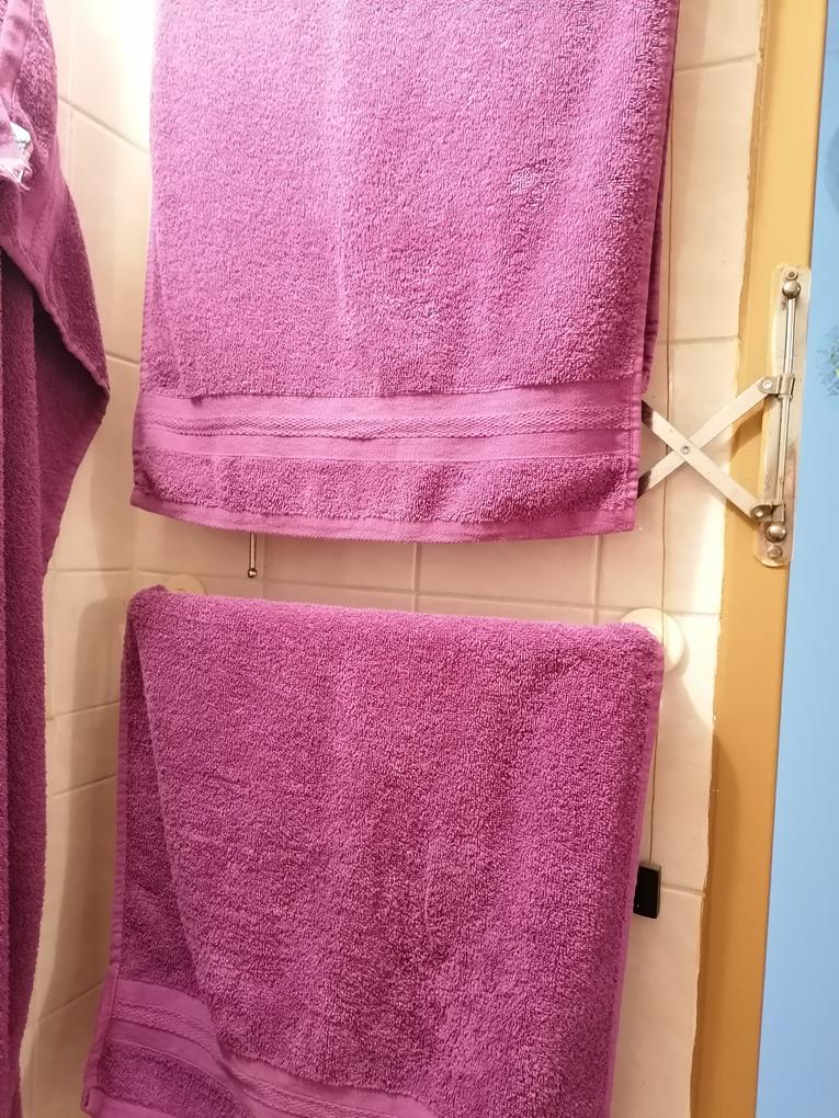 Krásně savé ručníky, docela mne překvapily, že po vyprání hned pěkně saji. 